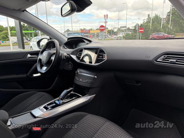 Pelēks Peugeot 308 2021 Tallina, ar dzinēja tilpumu 1.50 L un nobraukumu 108 tūkst. km par 10900 €, foto 4 vietnē AUTOMOTO.COM.LV