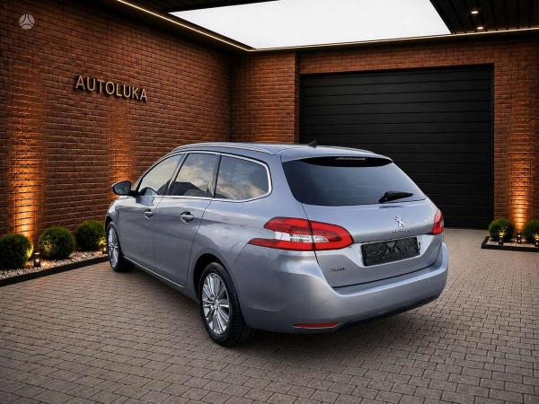 Pelēks Peugeot 308 2021 Marijampole, ar dzinēja tilpumu 1.50 L un nobraukumu 168 tūkst. km par 10527 €, foto 2 vietnē AUTOMOTO.COM.LV