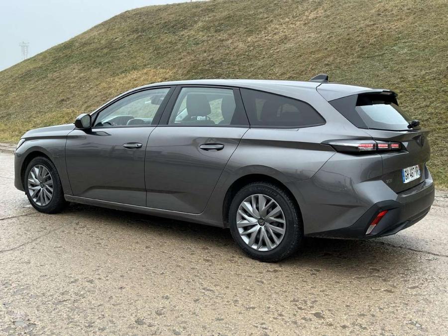 Grey Peugeot 308 2022 in Vilnius, with an engine capacity of 1.20 L and mileage of 166 thousand km for 11374 €, photo 4 on AUTOMOTO.COM.LV