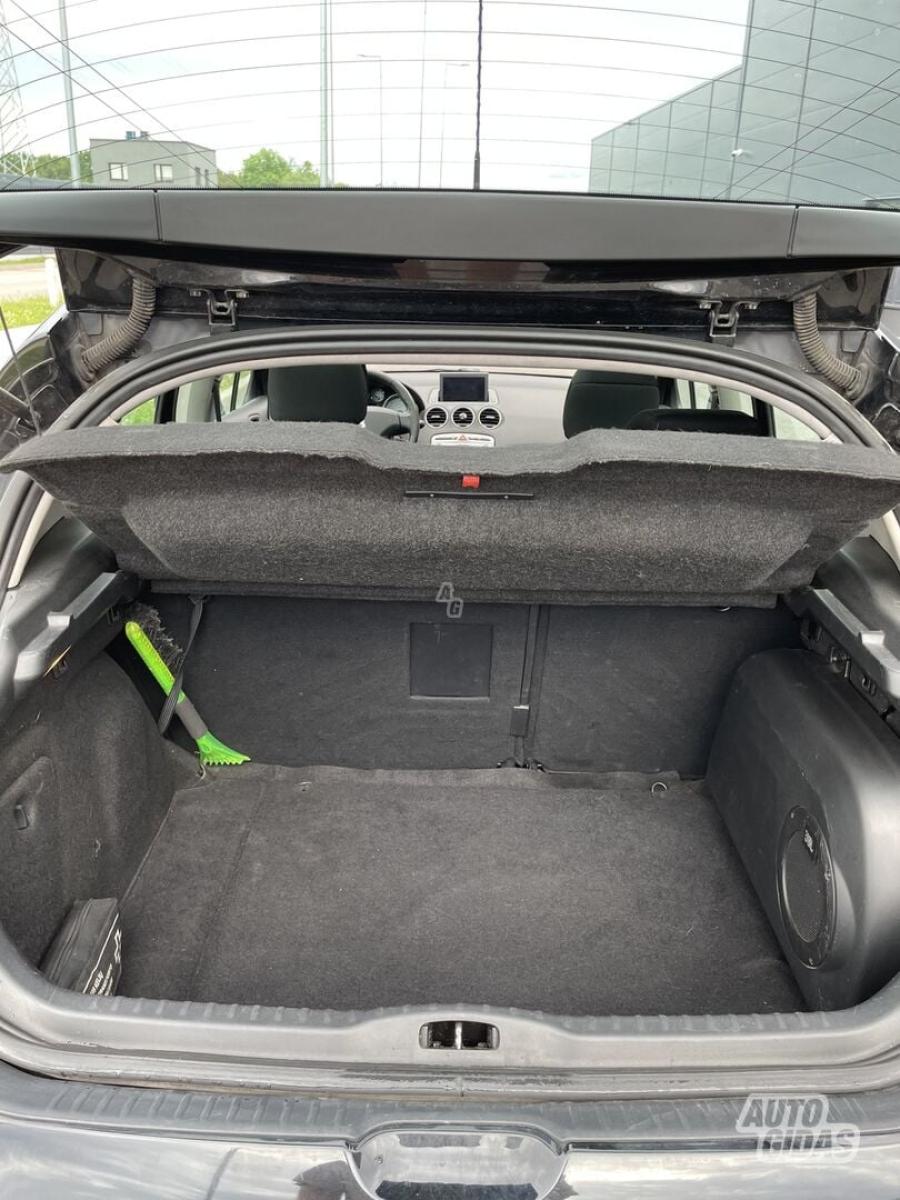 Peugeot 308 2009 in Kaunas, with an engine capacity of 1.60 L and mileage of 290 thousand km for 2200 €, photo 16 on AUTOMOTO.COM.LV