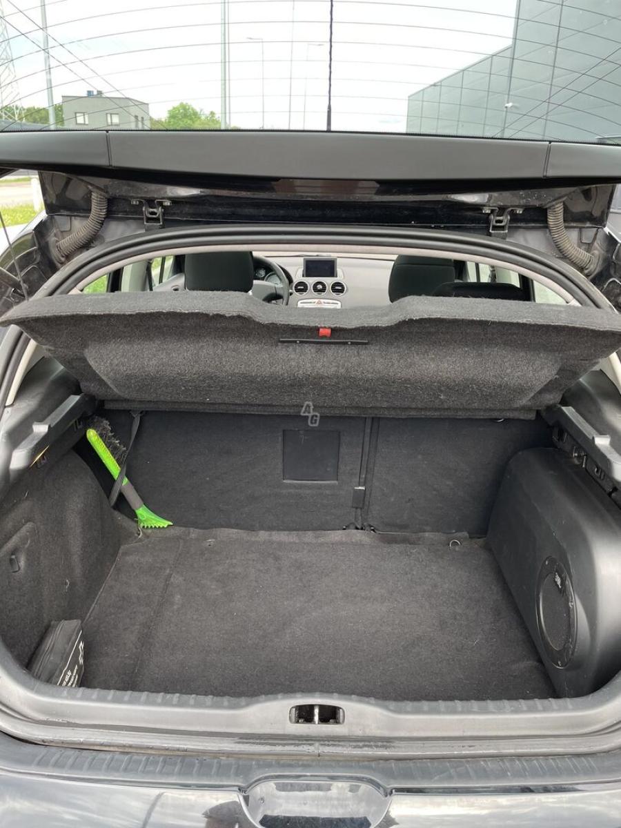 Peugeot 308 2009 in Kaunas, with an engine capacity of 1.60 L and mileage of 290 thousand km for 2100 €, photo 16 on AUTOMOTO.COM.LV