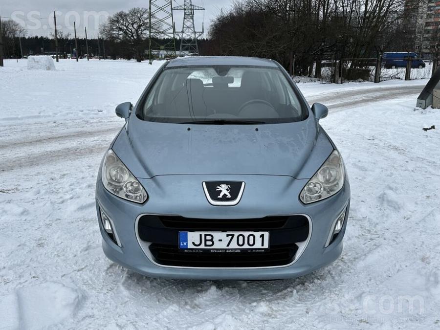 Peugeot 308 2012 in Riga, with an engine capacity of 1.60 L and mileage of 160 thousand km for 2400 €, photo 2 on AUTOMOTO.COM.LV