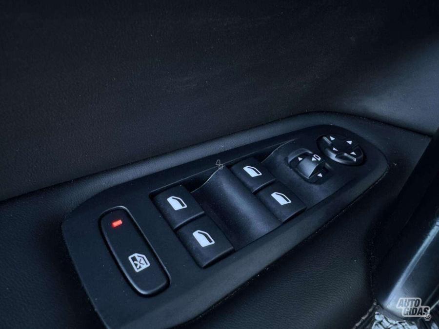 Peugeot 308 2015 in Vilnius, with an engine capacity of 1.20 L and mileage of 125 thousand km for 7900 €, photo 19 on AUTOMOTO.COM.LV