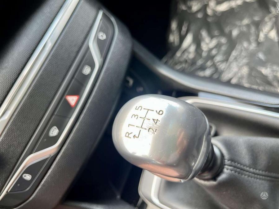 Peugeot 308 2015 in Siauliai, with an engine capacity of 1.60 L and mileage of 200 thousand km for 5900 €, photo 5 on AUTOMOTO.COM.LV