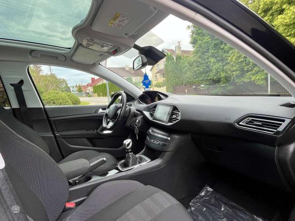 Peugeot 308 2015 in Siauliai, with an engine capacity of 1.60 L and mileage of 2 thousand km for 5899 €, photo 2 on AUTOMOTO.COM.LV