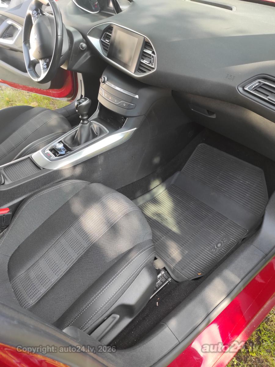 Peugeot 308 2020 Narva, ar dzinēja tilpumu 1.50 L un nobraukumu 129 tūkst. km par 10000 €, foto 8 vietnē AUTOMOTO.COM.LV