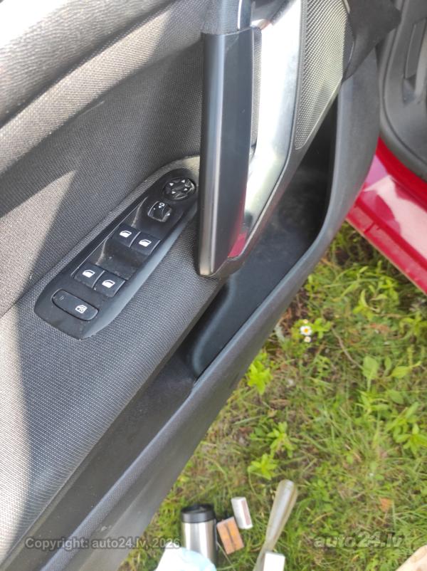 Peugeot 308 2020 in Narva, with an engine capacity of 1.50 L and mileage of 129 thousand km for 10000 €, photo 9 on AUTOMOTO.COM.LV