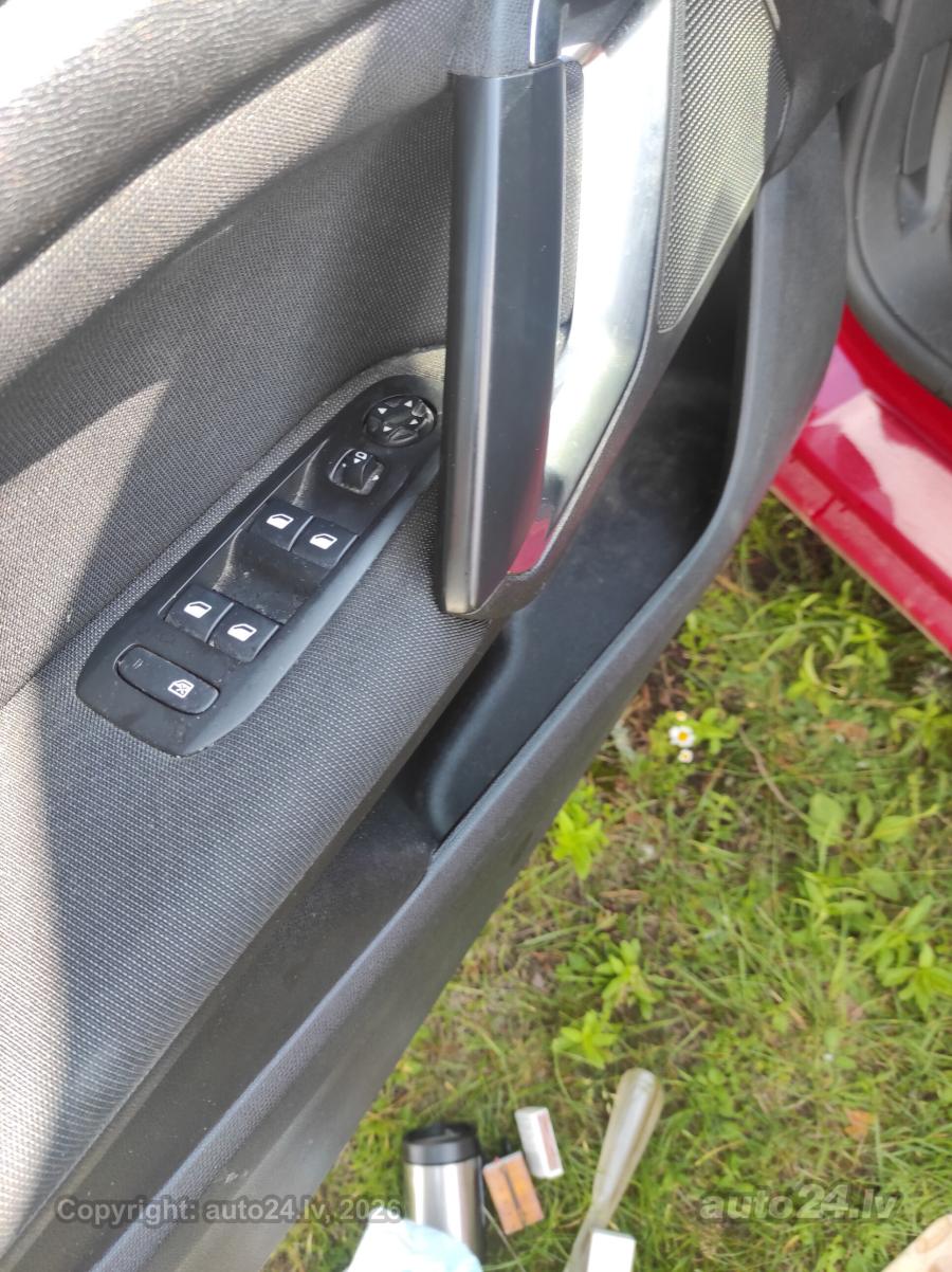 Peugeot 308 2020 Narva, ar dzinēja tilpumu 1.50 L un nobraukumu 129 tūkst. km par 10000 €, foto 10 vietnē AUTOMOTO.COM.LV