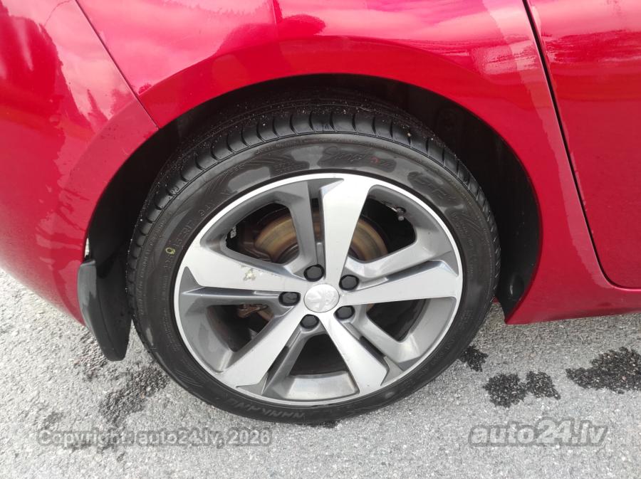 Peugeot 308 2020 Narva, ar dzinēja tilpumu 1.50 L un nobraukumu 129 tūkst. km par 10000 €, foto 14 vietnē AUTOMOTO.COM.LV