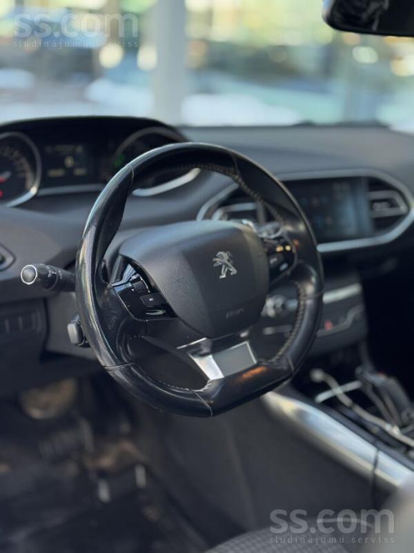 Orange Peugeot 308 2018 in Riga, with an engine capacity of 1.20 L and mileage of 105 thousand km for 7900 €, photo 9 on AUTOMOTO.COM.LV