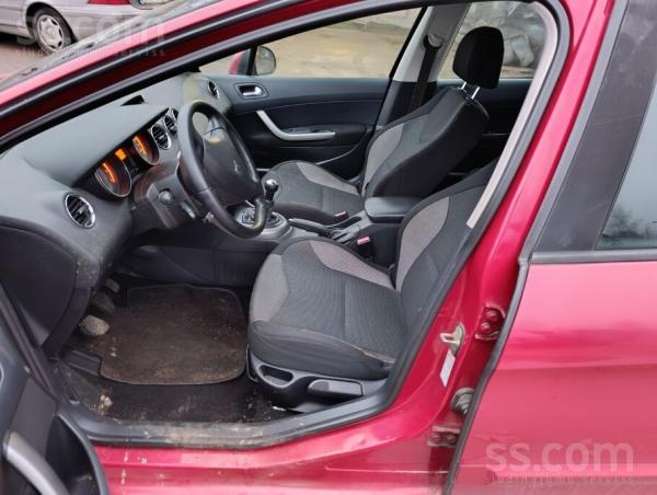 Red Peugeot 308 2007 in Riga, with an engine capacity of 1.60 L and mileage of 156 thousand km for 850 €, photo 4 on AUTOMOTO.COM.LV