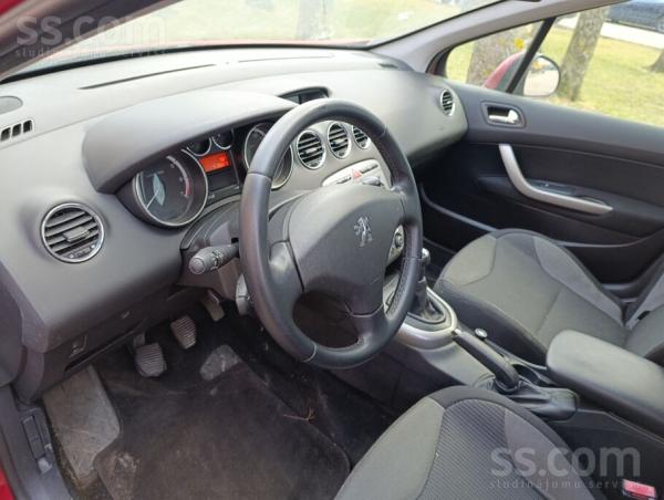 Red Peugeot 308 2007 in Riga, with an engine capacity of 1.60 L and mileage of 156 thousand km for 1350 €, photo 3 on AUTOMOTO.COM.LV