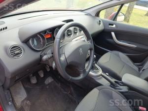 Red Peugeot 308 2007 in Riga, with an engine capacity of 1.60 L and mileage of 156 thousand km for 1350 €, photo 4 on AUTOMOTO.COM.LV