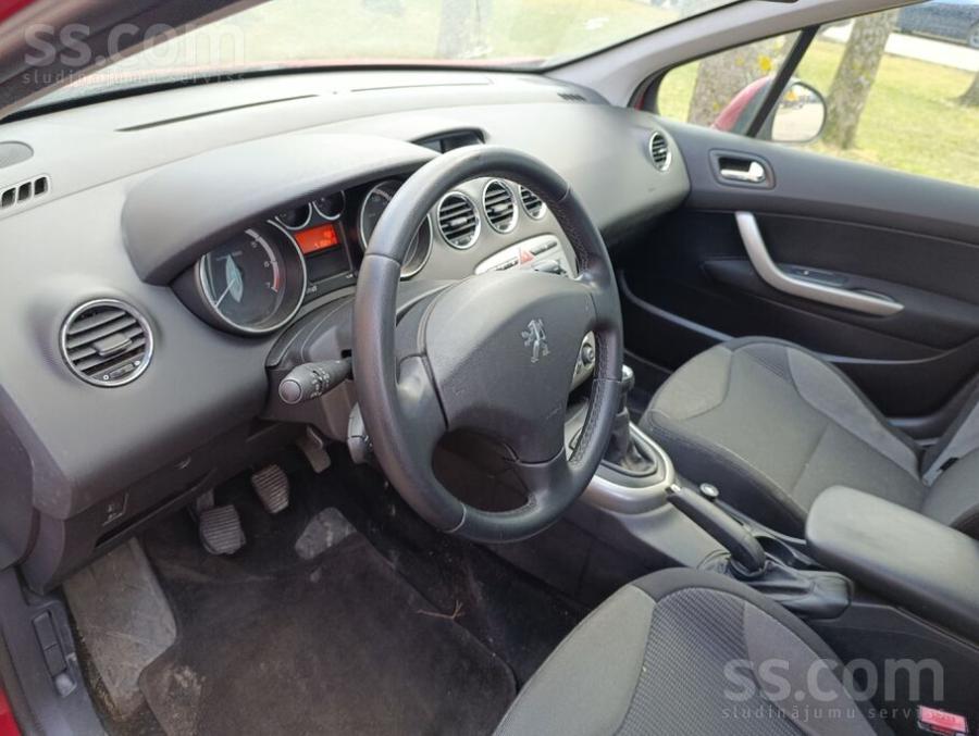 Red Peugeot 308 2007 in Riga, with an engine capacity of 1.60 L and mileage of 156 thousand km for 1350 €, photo 4 on AUTOMOTO.COM.LV