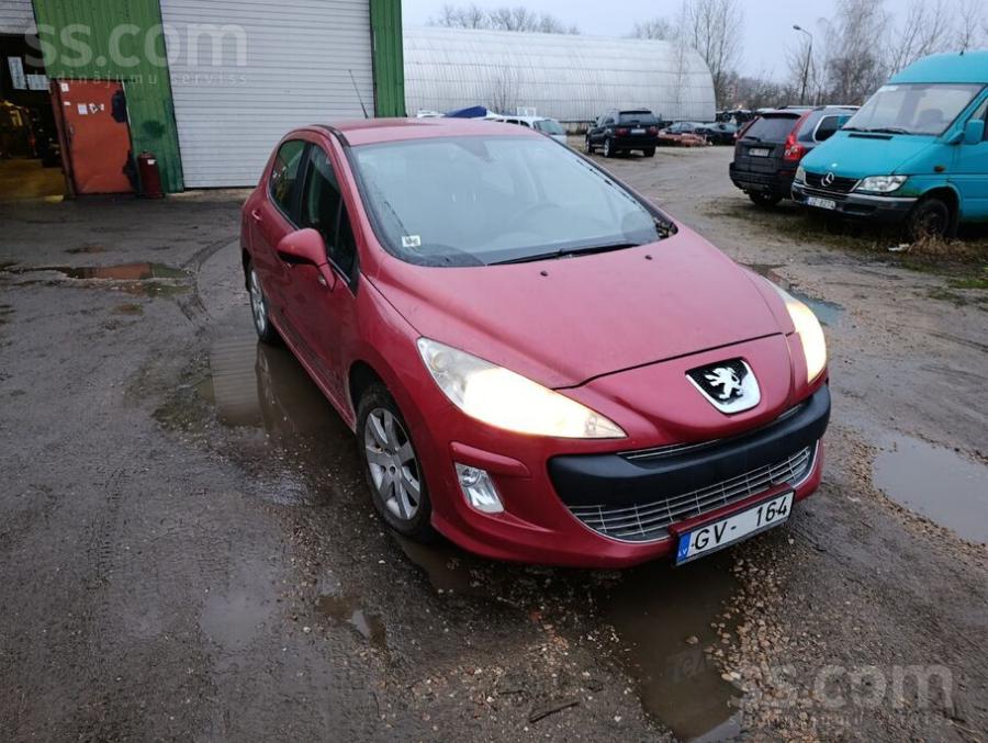 Red Peugeot 308 2007 in Riga, with an engine capacity of 1.60 L and mileage of 156 thousand km for 1350 €, photo 6 on AUTOMOTO.COM.LV