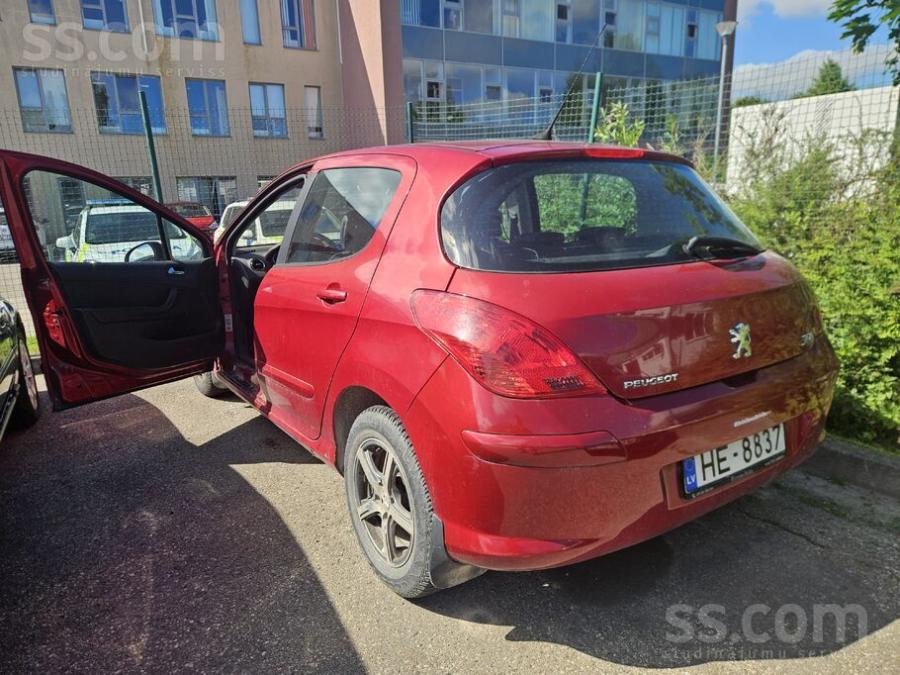 Red Peugeot 308 2008 in Riga, with an engine capacity of 1.60 L and mileage of 251 thousand km for 450 €, photo 4 on AUTOMOTO.COM.LV