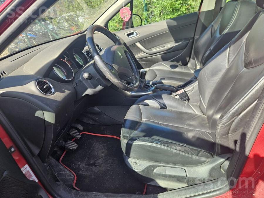 Red Peugeot 308 2008 in Riga, with an engine capacity of 1.60 L and mileage of 251 thousand km for 450 €, photo 8 on AUTOMOTO.COM.LV