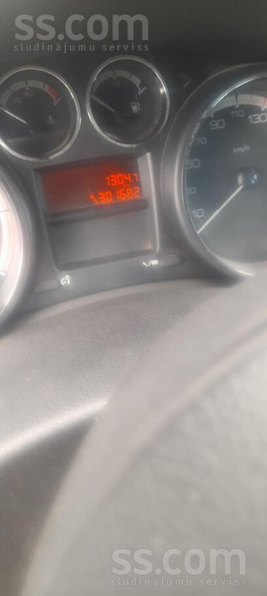Red Peugeot 308 2008 in Talsi, with an engine capacity of 1.60 L and mileage of 301 thousand km for 1250 €, photo 6 on AUTOMOTO.COM.LV