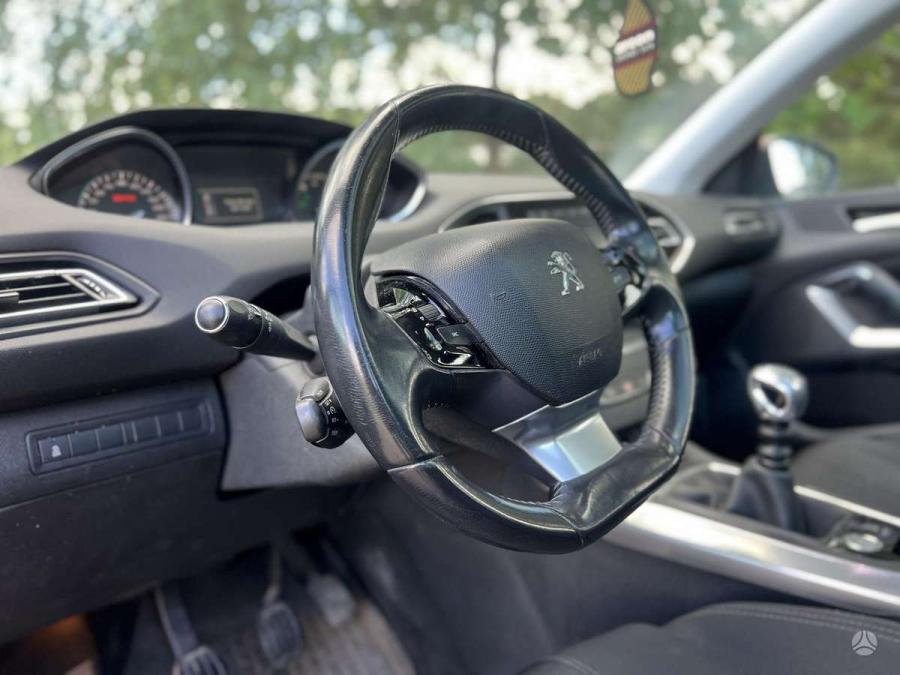 Sarkans Peugeot 308 2014 Viļņa, ar dzinēja tilpumu 1.60 L un nobraukumu 230 tūkst. km par 2900 €, foto 16 vietnē AUTOMOTO.COM.LV