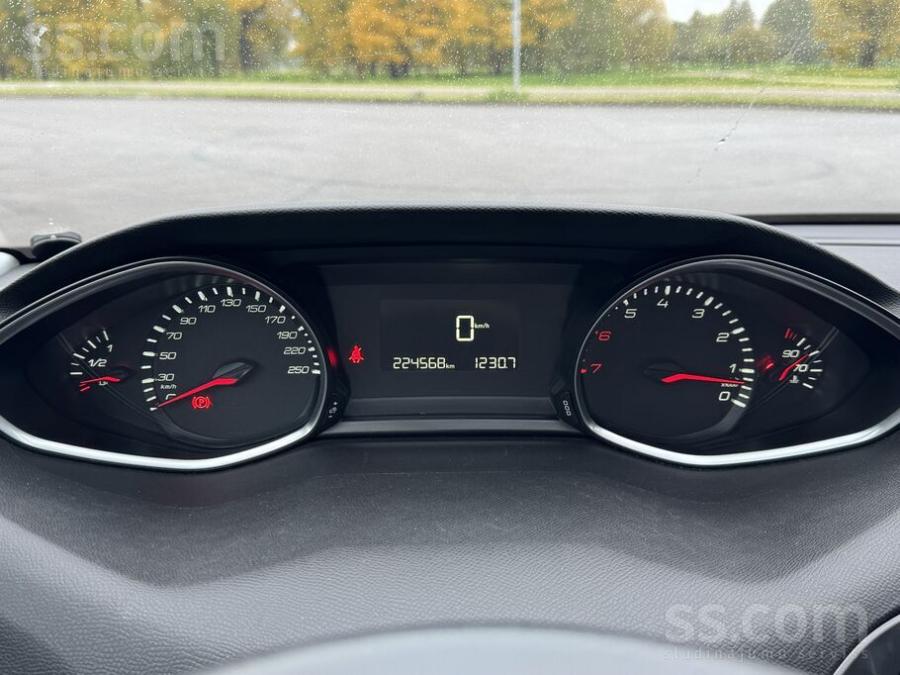 Red Peugeot 308 2015 in Riga, with an engine capacity of 1.60 L and mileage of 0 thousand km for 4550 €, photo 15 on AUTOMOTO.COM.LV