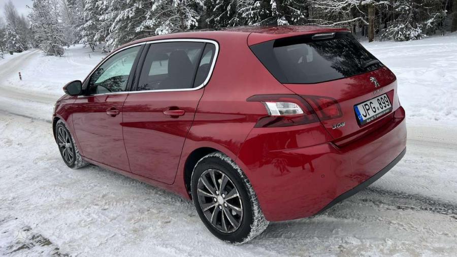 Red Peugeot 308 2017 in Vilnius, with an engine capacity of 1.56 L and mileage of 136 thousand km for 7800 €, photo 7 on AUTOMOTO.COM.LV