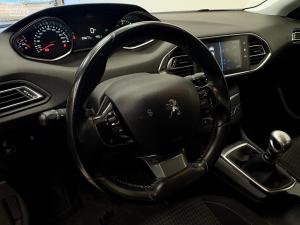 Sarkans Peugeot 308 2017 Viļņa, ar dzinēja tilpumu 1.60 L un nobraukumu 107 tūkst. km par 8000 €, foto 12 vietnē AUTOMOTO.COM.LV