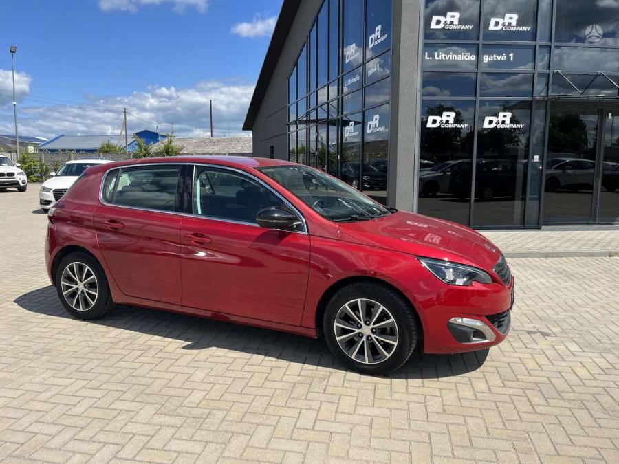 Red Peugeot 308 2017 in Taurage, with an engine capacity of 1.20 L and mileage of 135 thousand km for 4900 €, photo 1 on AUTOMOTO.COM.LV