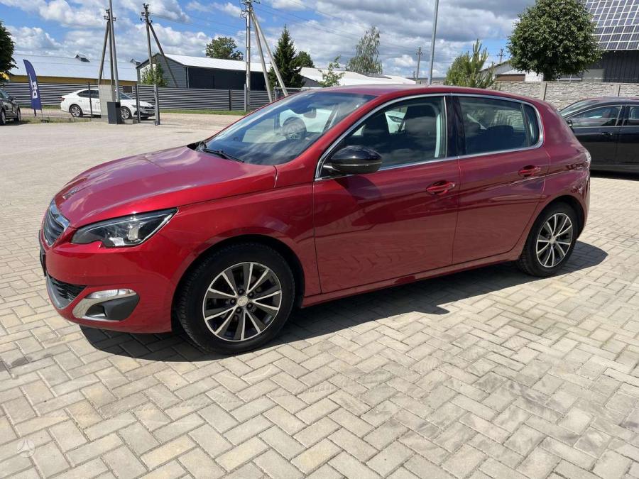 Red Peugeot 308 2017 in Taurage, with an engine capacity of 1.20 L and mileage of 135 thousand km for 4900 €, photo 3 on AUTOMOTO.COM.LV