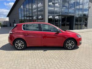 Red Peugeot 308 2017 in Taurage, with an engine capacity of 1.20 L and mileage of 135 thousand km for 4900 €, photo 4 on AUTOMOTO.COM.LV