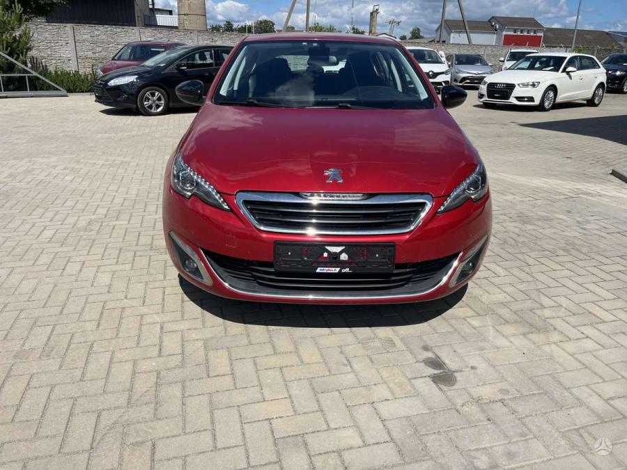 Red Peugeot 308 2017 in Taurage, with an engine capacity of 1.20 L and mileage of 135 thousand km for 4900 €, photo 6 on AUTOMOTO.COM.LV