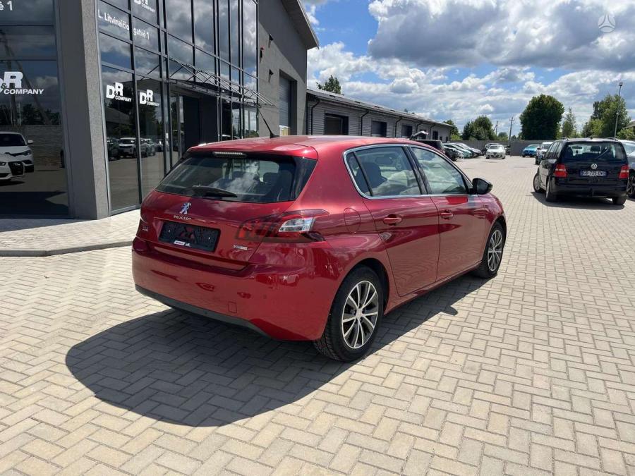 Red Peugeot 308 2017 in Taurage, with an engine capacity of 1.20 L and mileage of 135 thousand km for 4900 €, photo 7 on AUTOMOTO.COM.LV