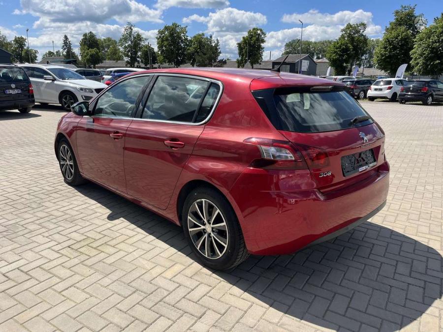 Red Peugeot 308 2017 in Taurage, with an engine capacity of 1.20 L and mileage of 135 thousand km for 4900 €, photo 9 on AUTOMOTO.COM.LV