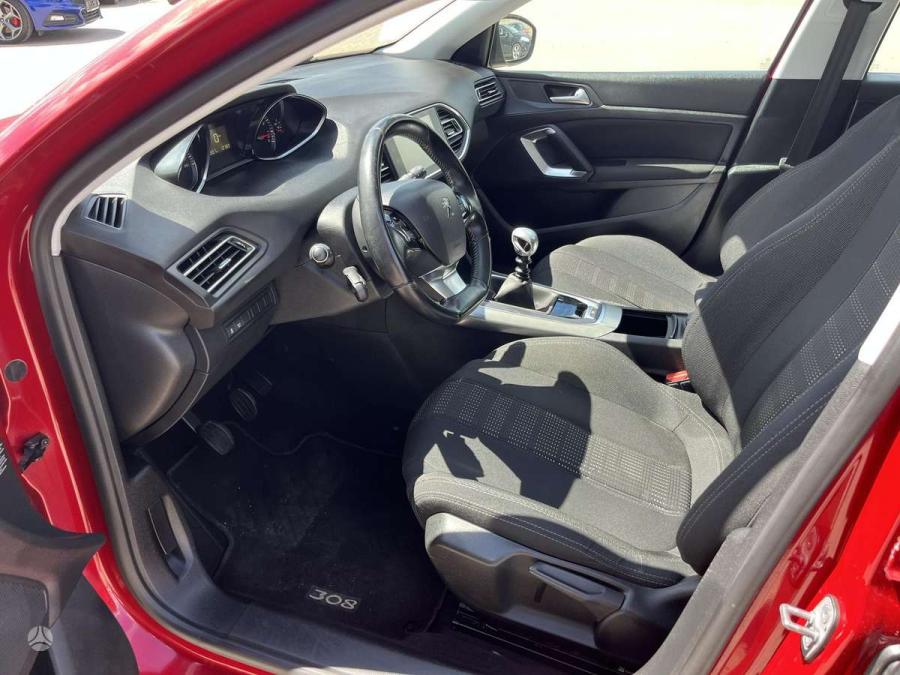 Red Peugeot 308 2017 in Taurage, with an engine capacity of 1.20 L and mileage of 135 thousand km for 4900 €, photo 11 on AUTOMOTO.COM.LV