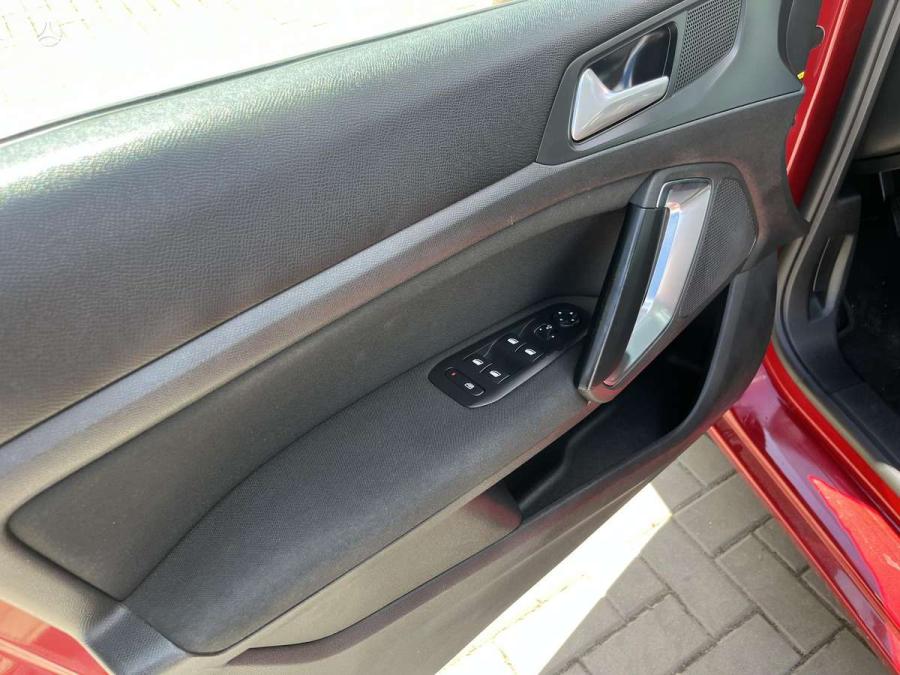 Red Peugeot 308 2017 in Taurage, with an engine capacity of 1.20 L and mileage of 135 thousand km for 4900 €, photo 12 on AUTOMOTO.COM.LV