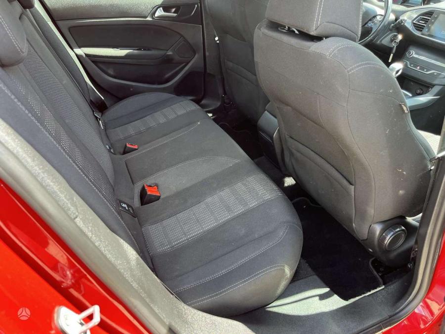 Red Peugeot 308 2017 in Taurage, with an engine capacity of 1.20 L and mileage of 135 thousand km for 4900 €, photo 15 on AUTOMOTO.COM.LV