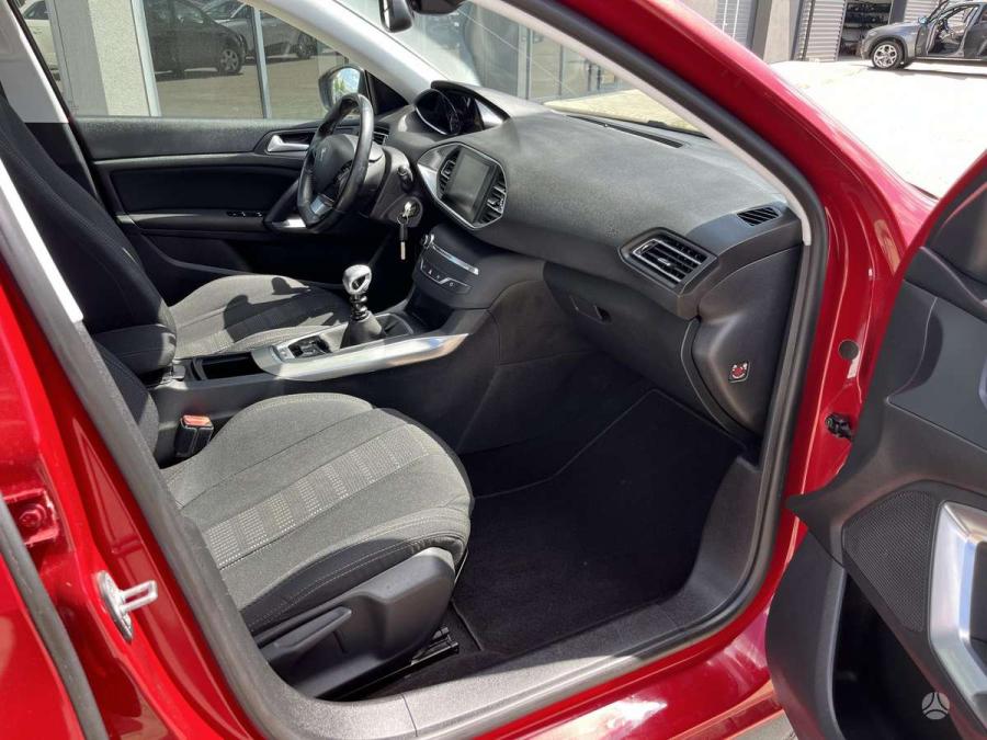 Red Peugeot 308 2017 in Taurage, with an engine capacity of 1.20 L and mileage of 135 thousand km for 4900 €, photo 16 on AUTOMOTO.COM.LV