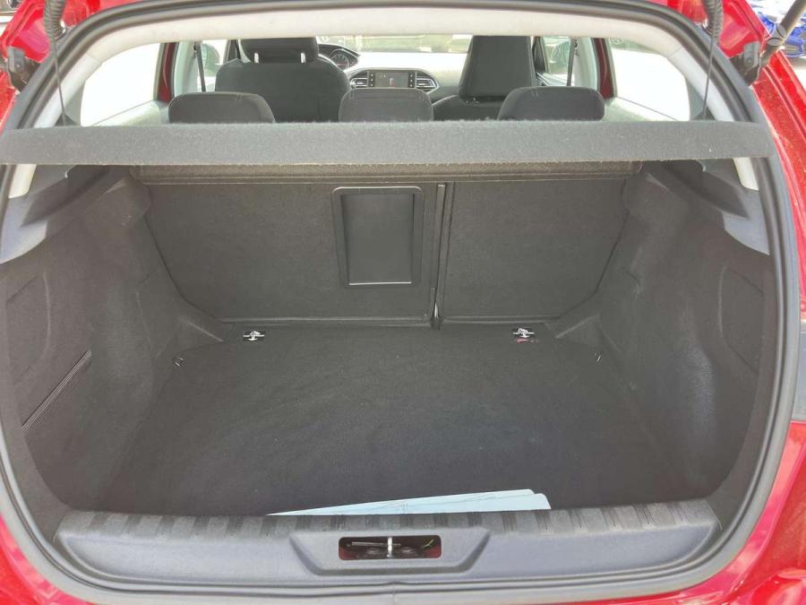 Red Peugeot 308 2017 in Taurage, with an engine capacity of 1.20 L and mileage of 135 thousand km for 4900 €, photo 21 on AUTOMOTO.COM.LV