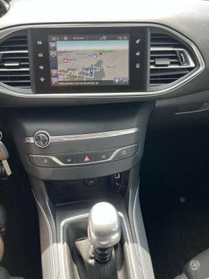Red Peugeot 308 2017 in Taurage, with an engine capacity of 1.20 L and mileage of 135 thousand km for 4900 €, photo 22 on AUTOMOTO.COM.LV