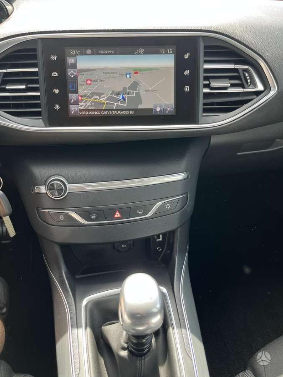 Red Peugeot 308 2017 in Taurage, with an engine capacity of 1.20 L and mileage of 135 thousand km for 4900 €, photo 22 on AUTOMOTO.COM.LV