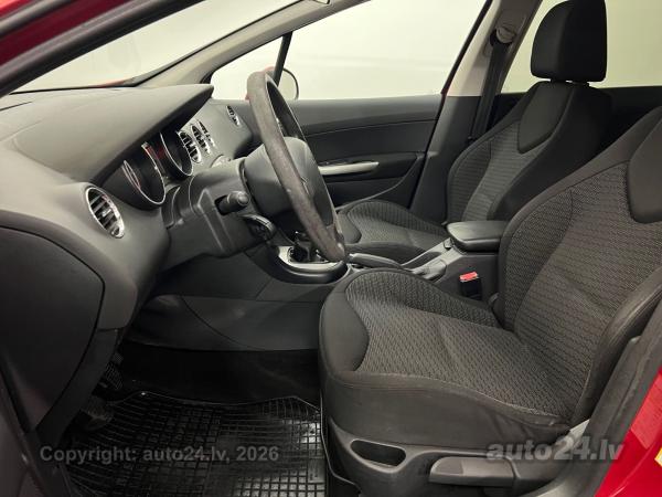 Peugeot 308 2010 in Parnu on AUTOMOTO.COM.LV Red Peugeot 308 2010 in Parnu, with an engine capacity of 1.60 L and mileage of 298 thousand km for 1490 €, photo 10 on AUTOMOTO.COM.LV
