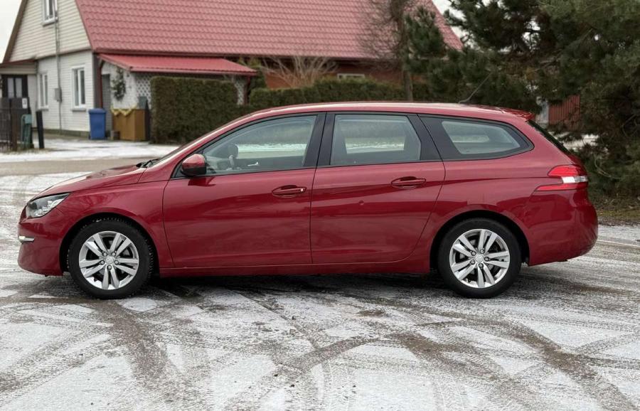 Red Peugeot 308 2015 in Ukmerge, with an engine capacity of 1.56 L and mileage of 260 thousand km for 3250 €, photo 5 on AUTOMOTO.COM.LV