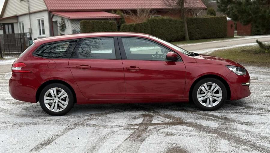 Red Peugeot 308 2015 in Ukmerge, with an engine capacity of 1.56 L and mileage of 260 thousand km for 3250 €, photo 6 on AUTOMOTO.COM.LV