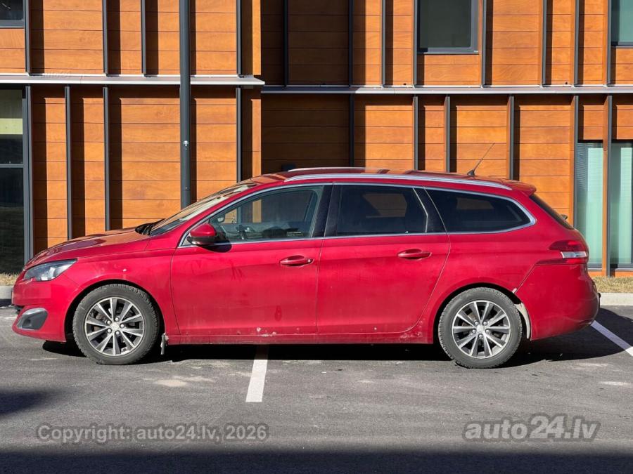 Red Peugeot 308 2016 in Viljandi, with an engine capacity of 1.60 L and mileage of 306 thousand km for 3999 €, photo 3 on AUTOMOTO.COM.LV