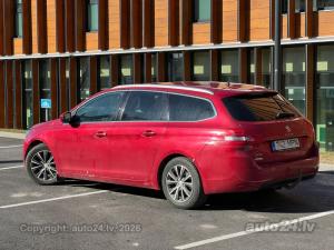 Red Peugeot 308 2016 in Viljandi, with an engine capacity of 1.60 L and mileage of 306 thousand km for 3999 €, photo 4 on AUTOMOTO.COM.LV