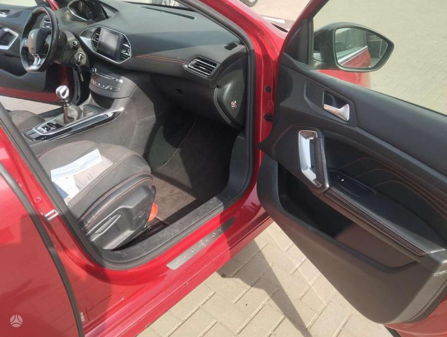 Red Peugeot 308 2016 in Taurage, with an engine capacity of 1.56 L and mileage of 230 thousand km for 6200 €, photo 10 on AUTOMOTO.COM.LV