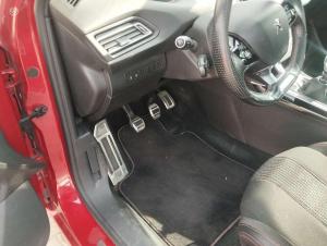 Red Peugeot 308 2016 in Taurage, with an engine capacity of 1.56 L and mileage of 230 thousand km for 6200 €, photo 16 on AUTOMOTO.COM.LV