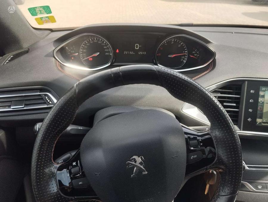 Red Peugeot 308 2016 in Taurage, with an engine capacity of 1.56 L and mileage of 230 thousand km for 6200 €, photo 17 on AUTOMOTO.COM.LV
