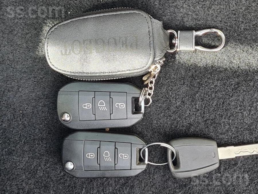 Sarkans Peugeot 308 2016 Jelgava, ar dzinēja tilpumu 1.60 L un nobraukumu 261 tūkst. km par 5000 €, foto 12 vietnē AUTOMOTO.COM.LV