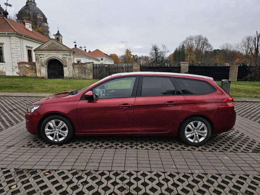 Red Peugeot 308 2017 in Kaunas, with an engine capacity of 1.20 L and mileage of 202 thousand km for 6000 €, photo 4 on AUTOMOTO.COM.LV
