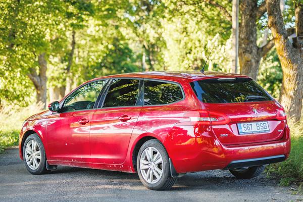 Sarkans Peugeot 308 2017 Rakvere, ar dzinēja tilpumu 1.20 L un nobraukumu 305 tūkst. km par 6200 €, foto 5 vietnē AUTOMOTO.COM.LV